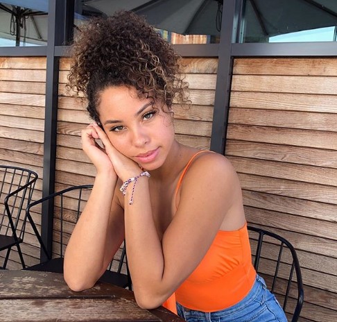 Adrienne Hammond Bography - Age, Height, Instagram - MyBioHub